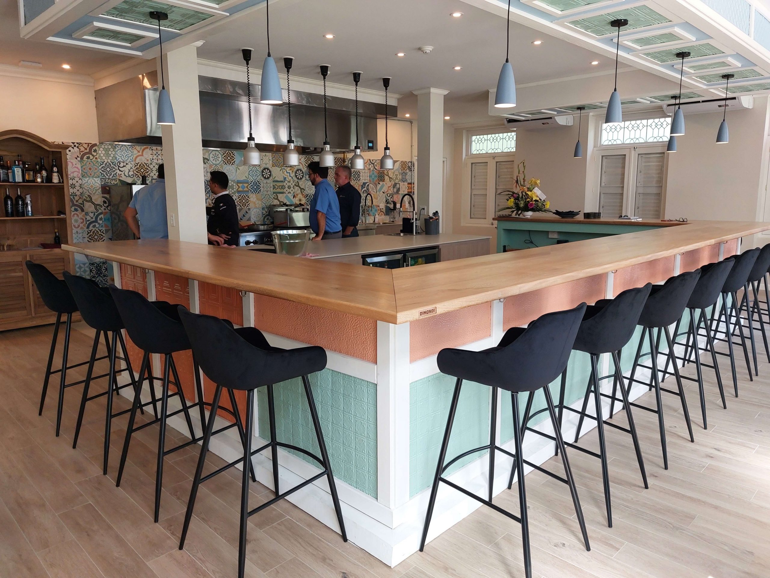 Monumento ex Botica Aruba a bira KOAL Restaurant (1)_result – Bon Dia ...