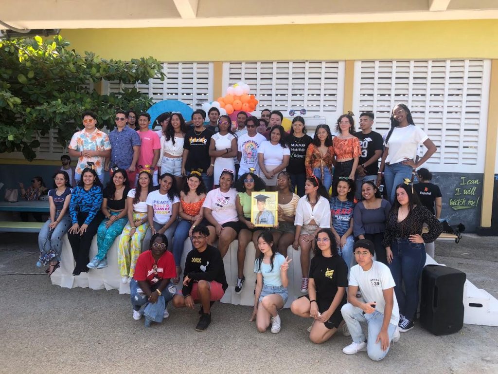 Colegio Nigel Matthew a celebra exito di graduadonan di e aña – Bon Dia ...