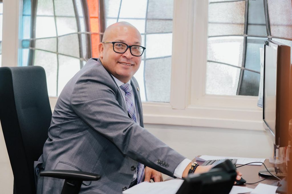 Presidente di Parlamento Edgard Vrolijk: Deporte na Aruba hayando su ...