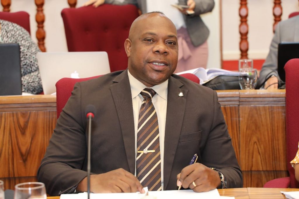 Alan Howell a gana caso civil na corte pa retencion di su salario – Bon ...