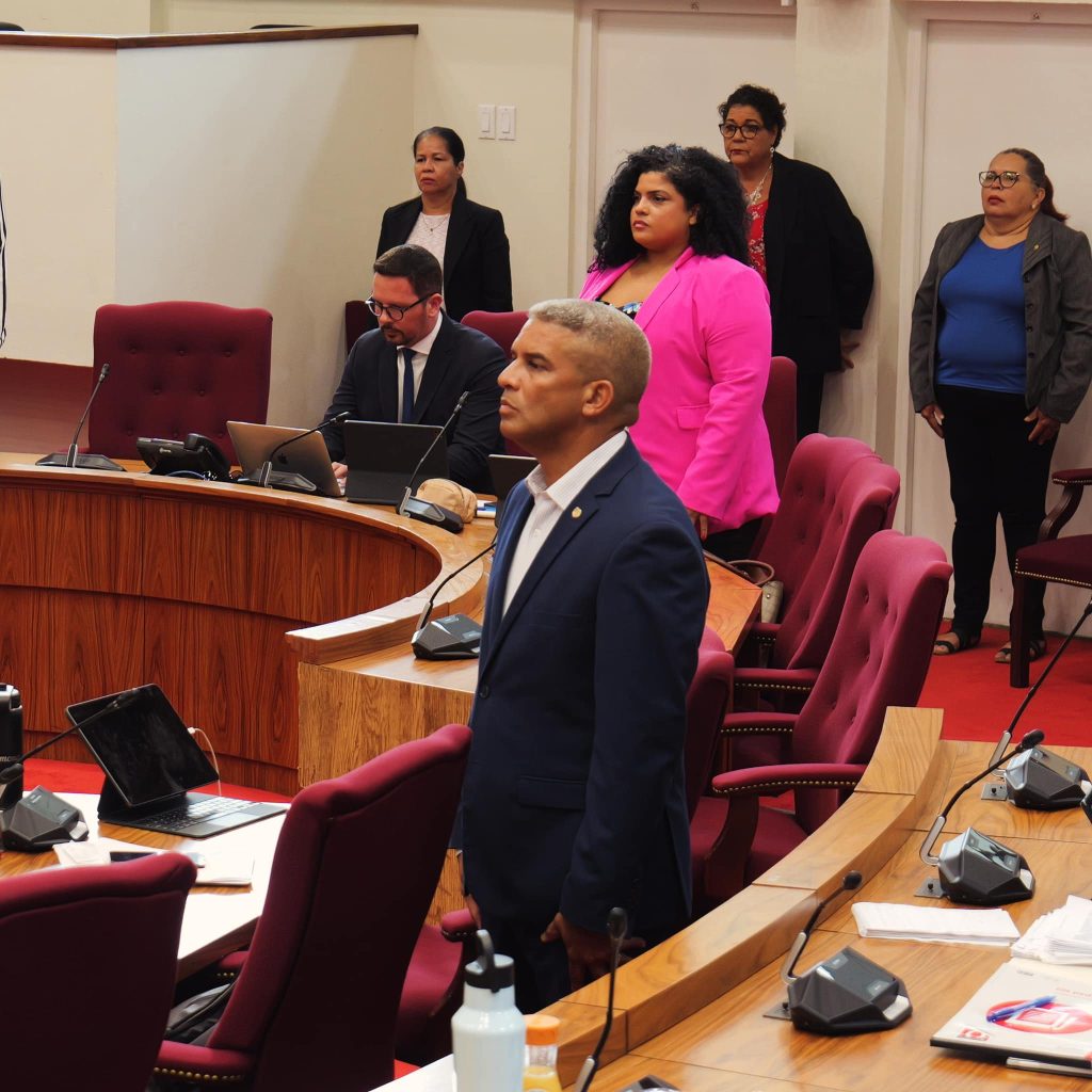 A aproba mocion pa adultonan mayor haya remedinan sin cu mester paga pa ...