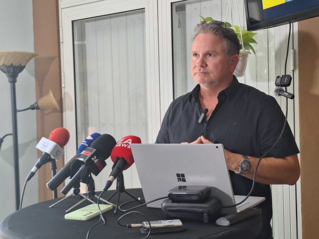 Minister Wever ta ofrece partnership na inversionistanan pa yuda den e ...