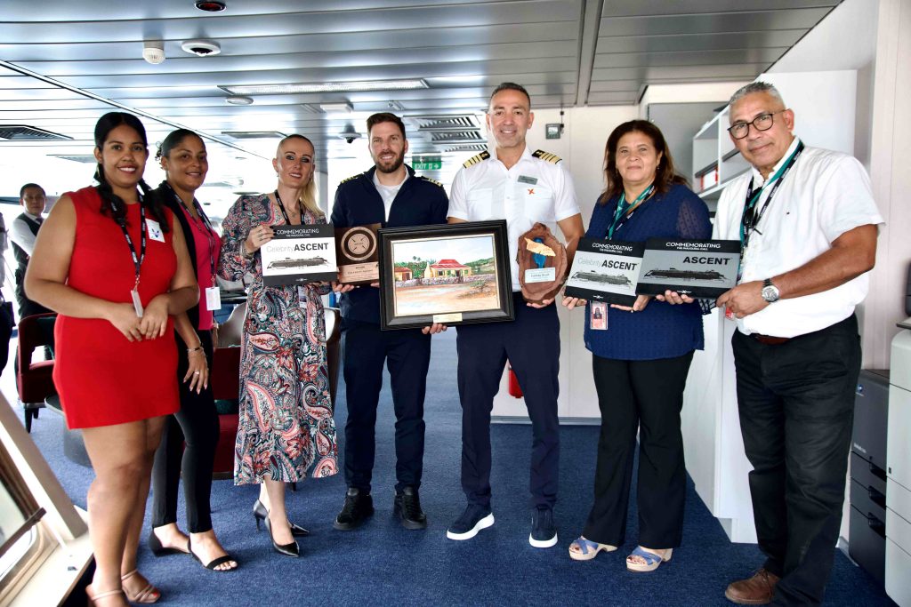 Aruba a yama bonbini na barco crucero Celebrity Ascent: ‘A conmemora e prome bishita cu ...