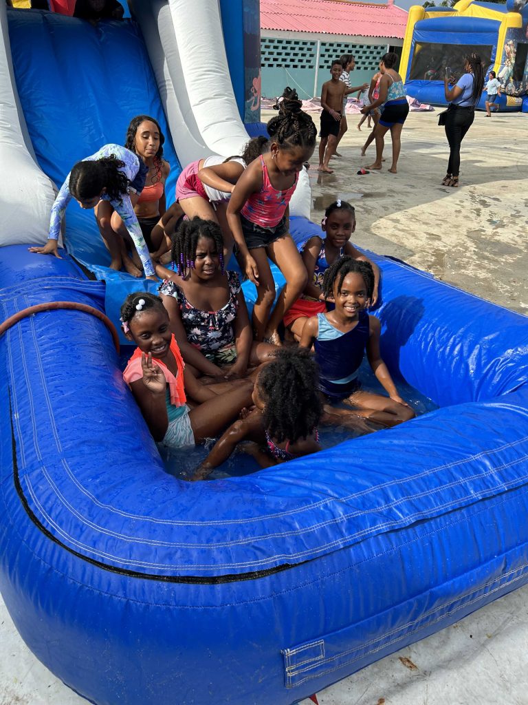 Diaranson 20 di november, Festival di “Derecho di Mucha” na Playa Pabao ...