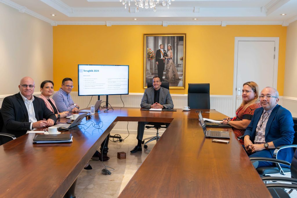 Minister Geoffrey Wever a tene su prome reunion cu Directie Financiën ...