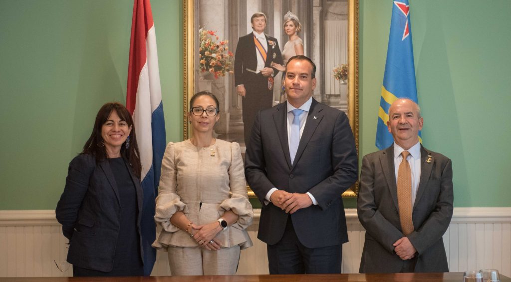 Minister Geoffrey Wever (Futuro): Aruba y Colombia kier fortalece laso ...